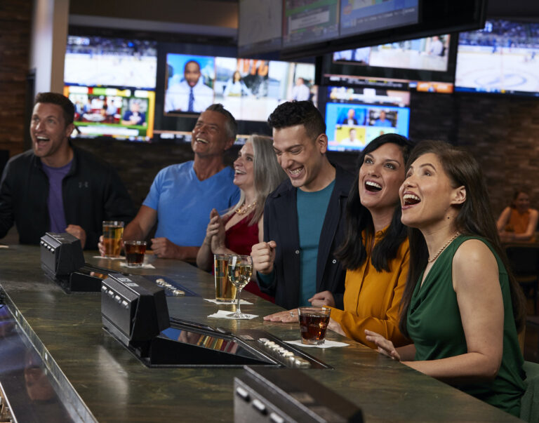 Sportsbook Restaurant in Wisconsin - Oneida Hotel & Casino